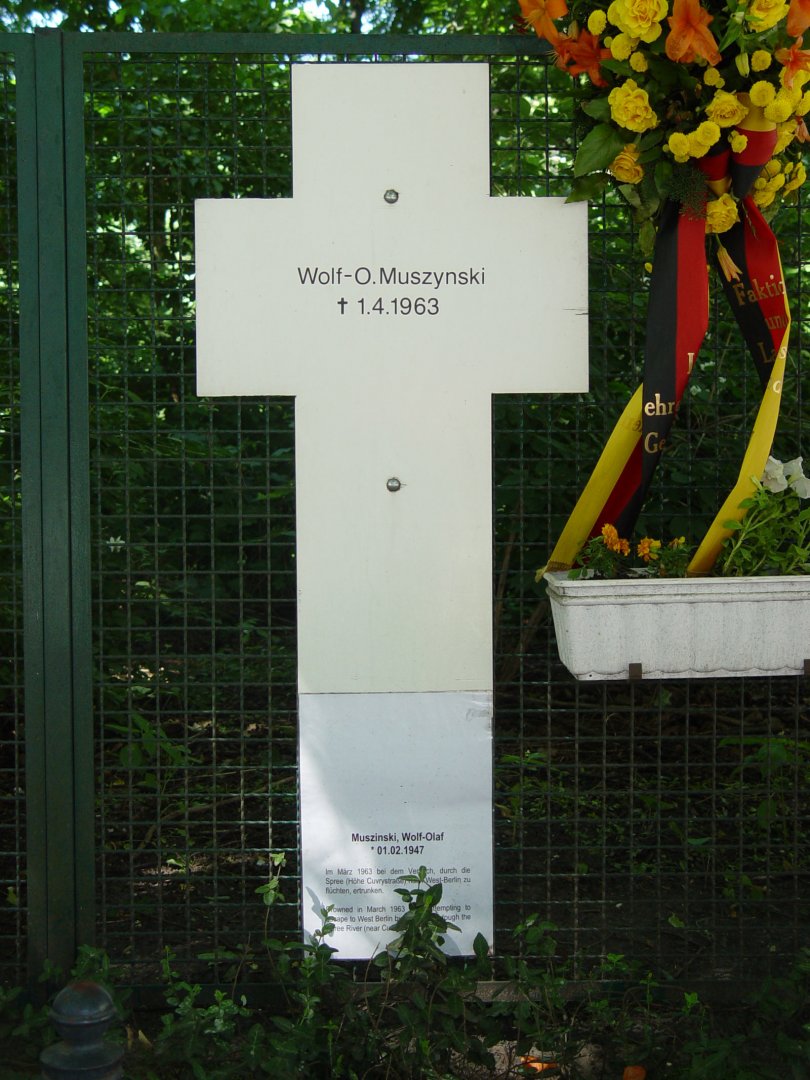 Muszynski, Wolf-Olaf | Chronicle of the Wall