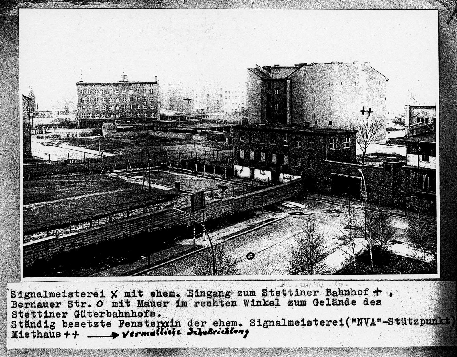 Photo gallery: West Berlin police crime site photos of the border ...